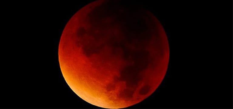[Vidéo] La plus longue éclipse lunaire du 21e siècle visible vendredi soir