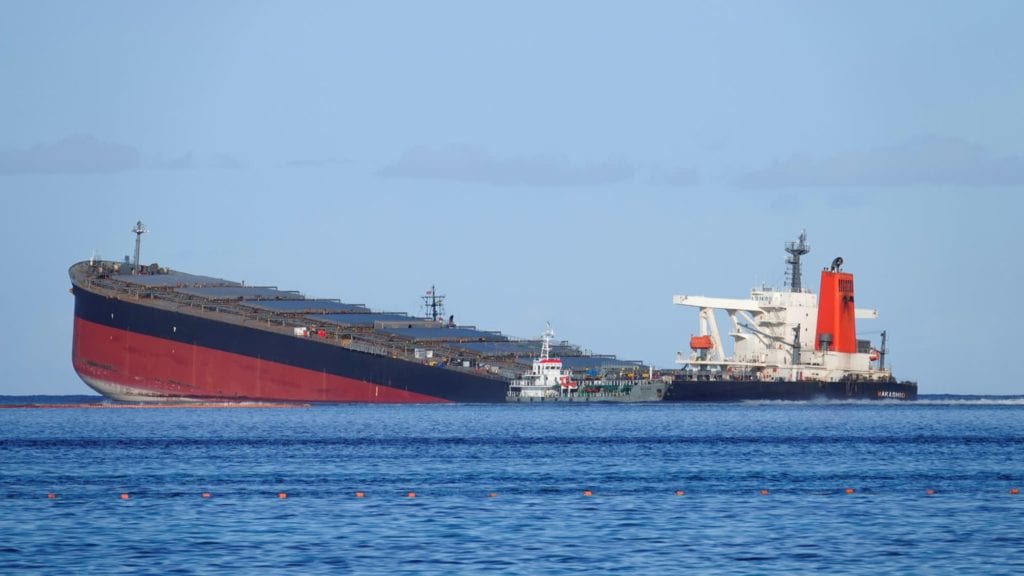 Le démantèlement de la poupe du MV Wakashio reprend