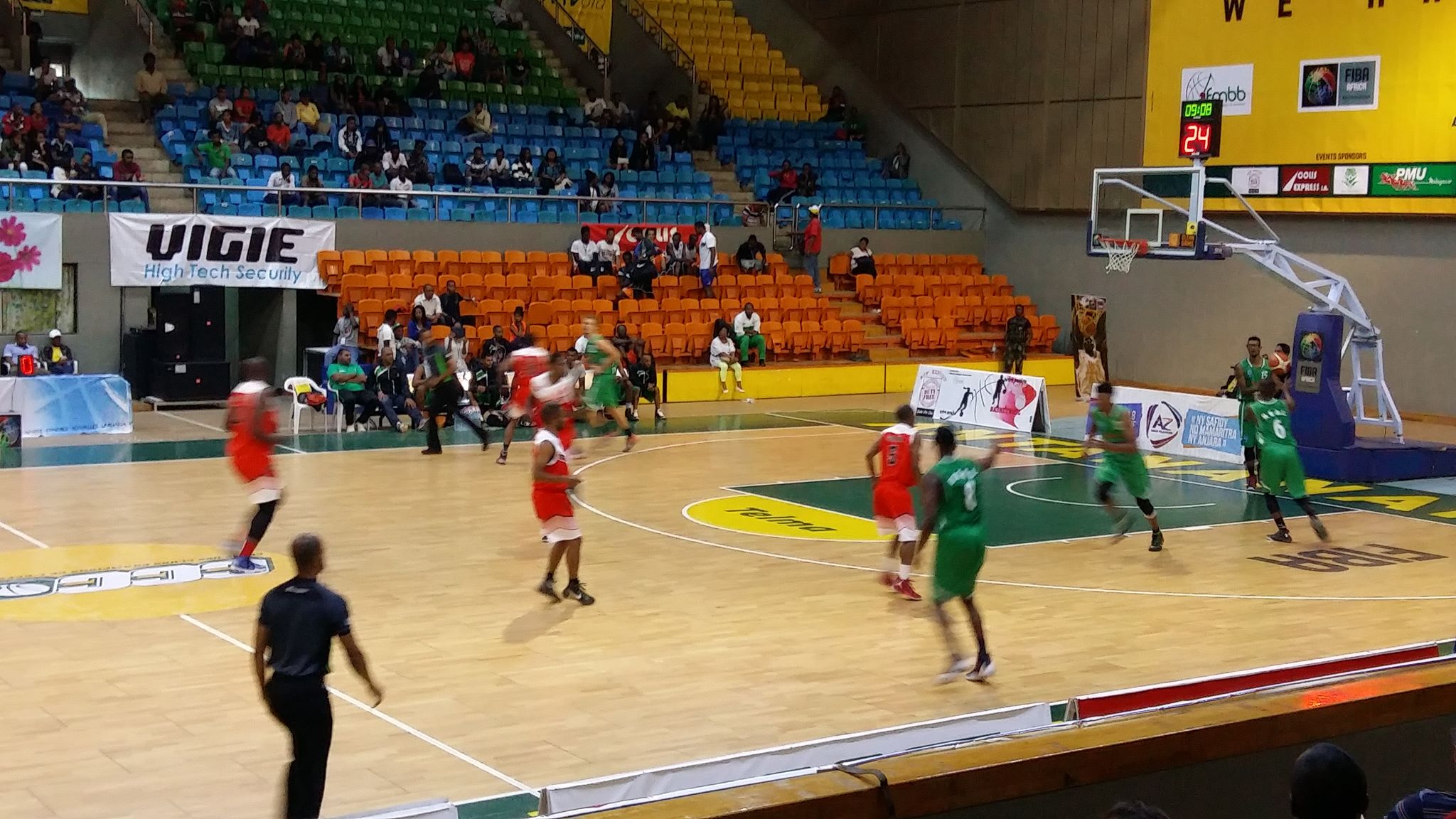Basket-ball : Krishan Valaydon décède pendant un match après avoir subi ...
