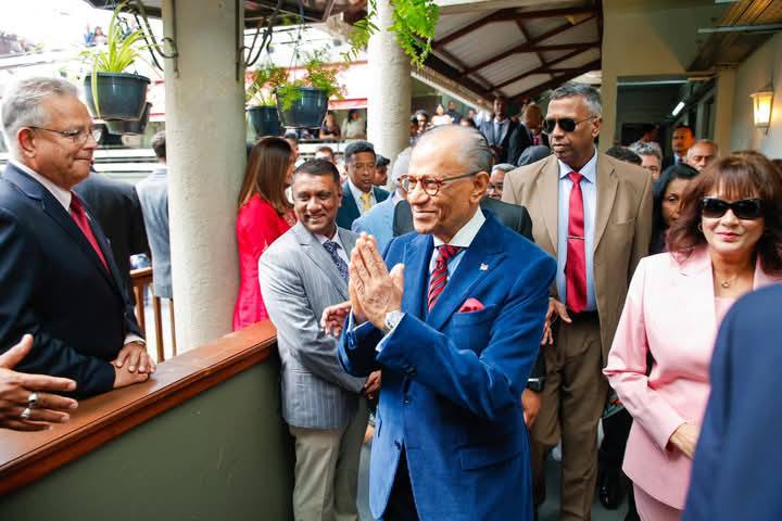 [En images] Le Premier ministre, Navin Ramgoolam, accompagné de son ...